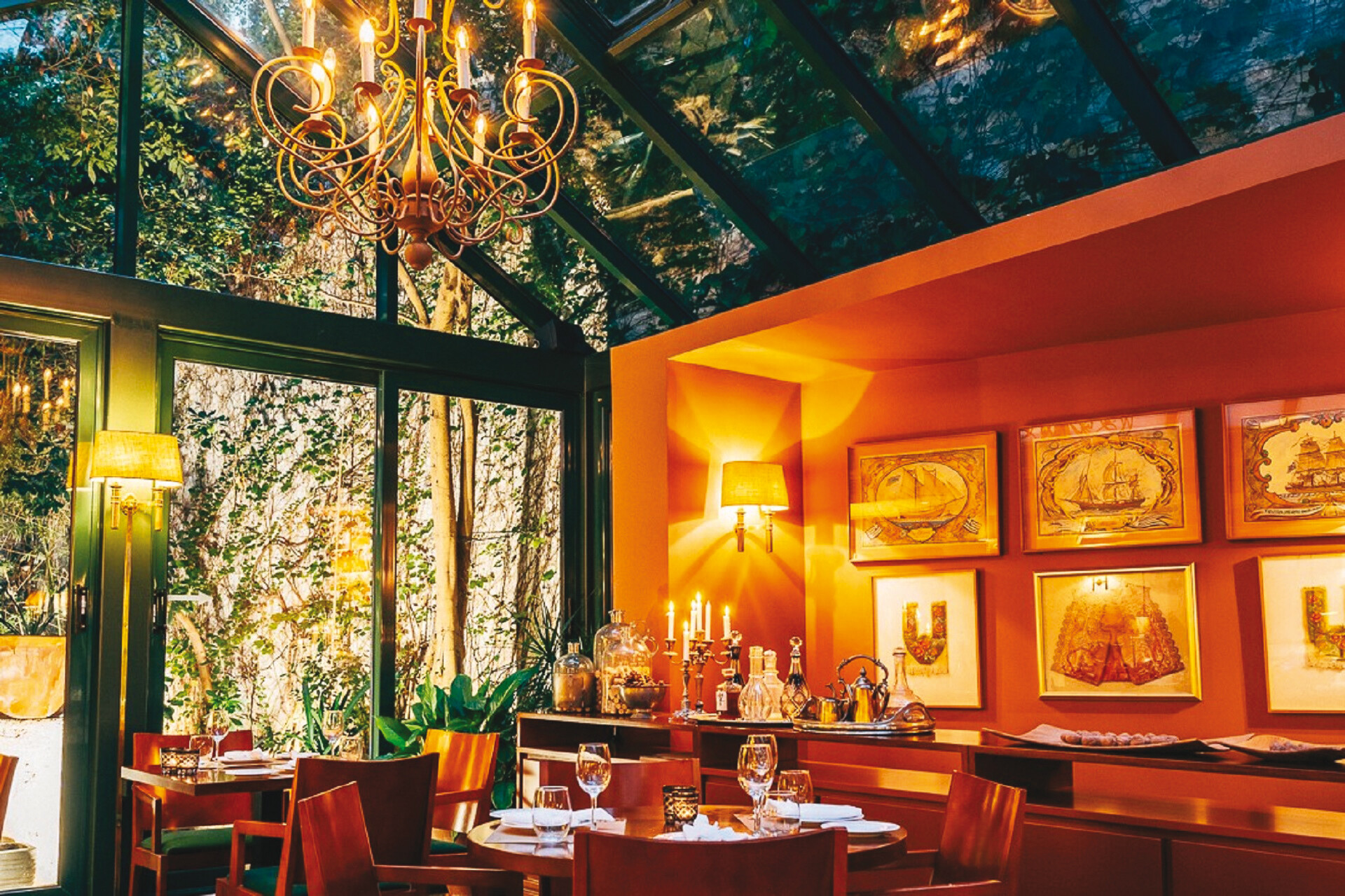 Atrium Greek Bistrot: Ανανεωμένες γεύσεις στο αίθριο-έκπληξη της πόλης ...