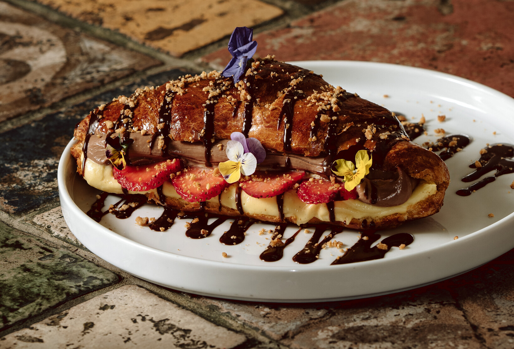 Belle Amie: Σε ένα φιλόξενο νεοκλασικό στον Πειραιά για ελληνική ...