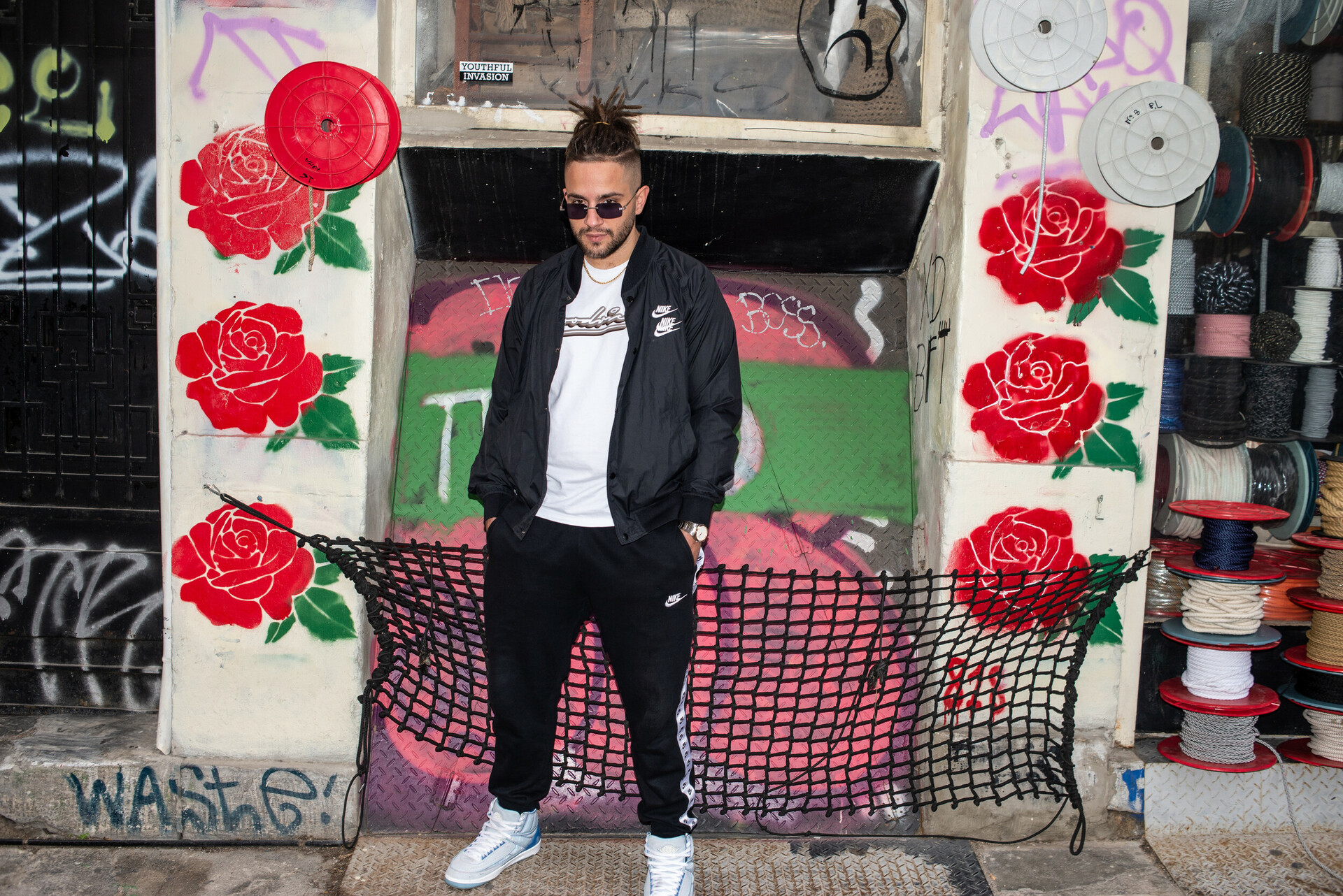 iLLEOo: «Το τραπ έχει γίνει το νέο λαϊκό» | LiFO