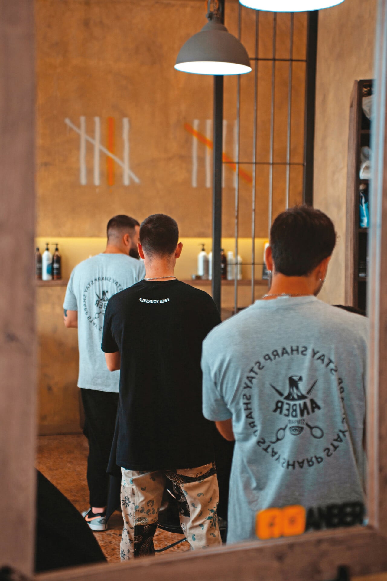 ANBER barbershop: Μια ξεχωριστή άποψη που ξεπερνά το ανδρικό κομμωτήριο ...