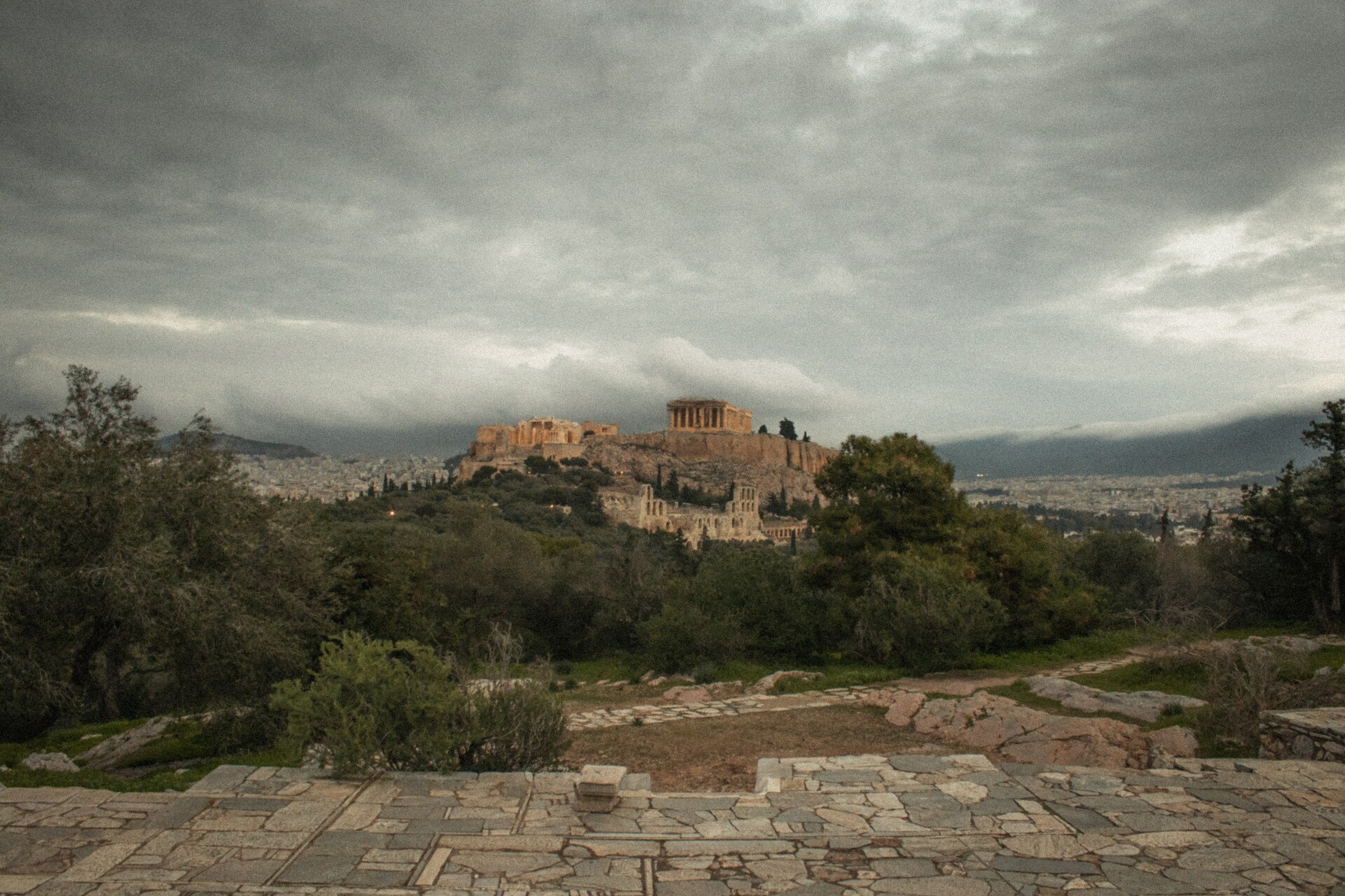 Καιρός: Αίθριος με τοπικές βροχές - Στους 15 βαθμούς φτάνει η ...