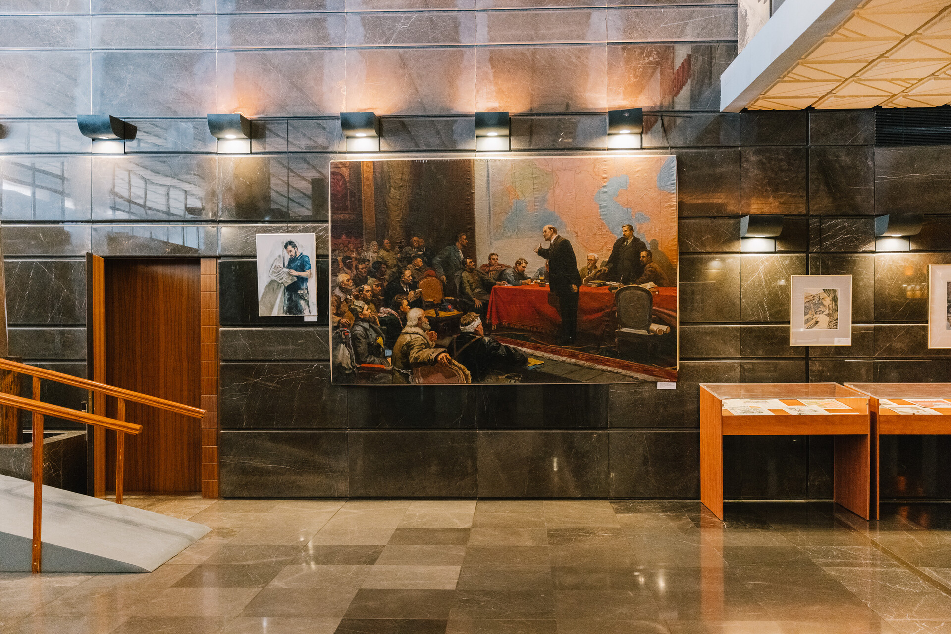 Στα άδυτα του Ιστορικού αρχείου του ΚΚΕ | LiFO