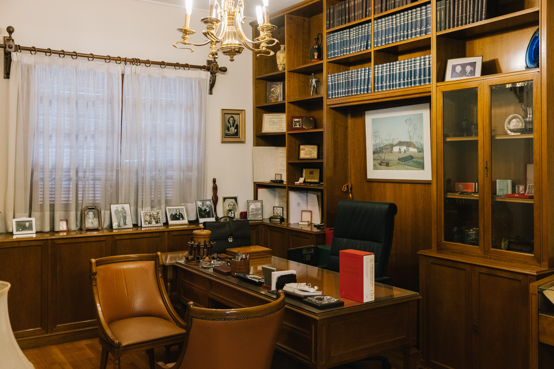 Στα άδυτα του Ιστορικού αρχείου του ΚΚΕ | LiFO