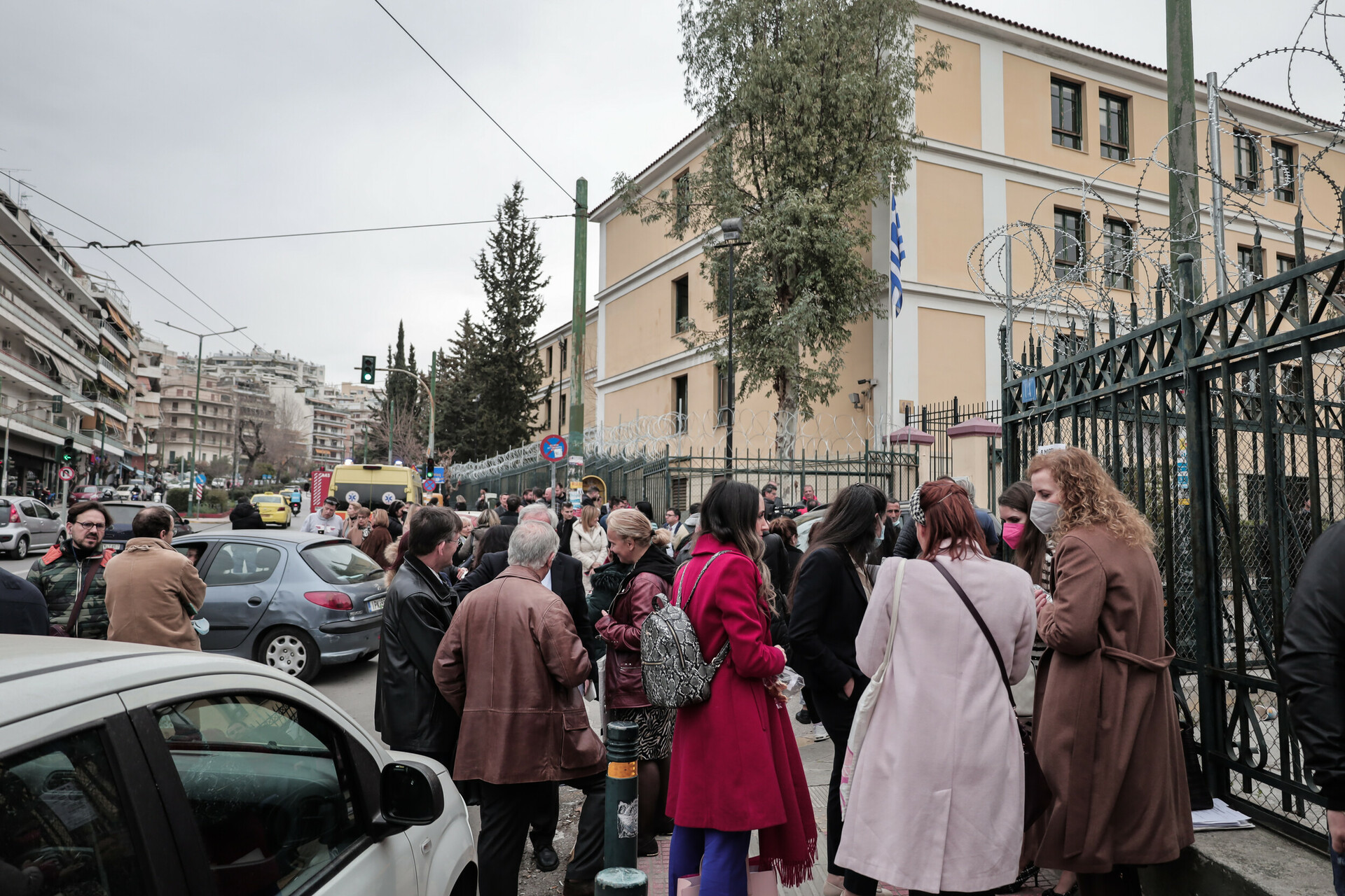 Τηλεφώνημα για βόμβα στην Ευελπίδων - Εκκενώνονται τα δικαστήρια | LiFO