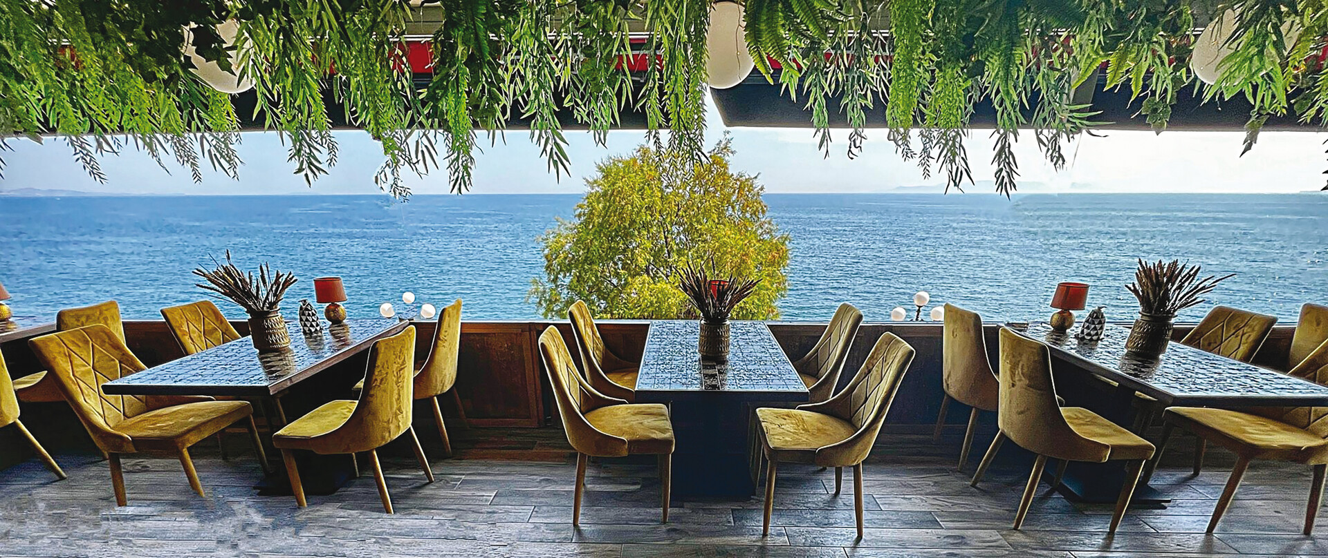 Cohen Dinnery Drinkery: Θυμίζει την αυθεντική διασκέδαση σε έναν ...