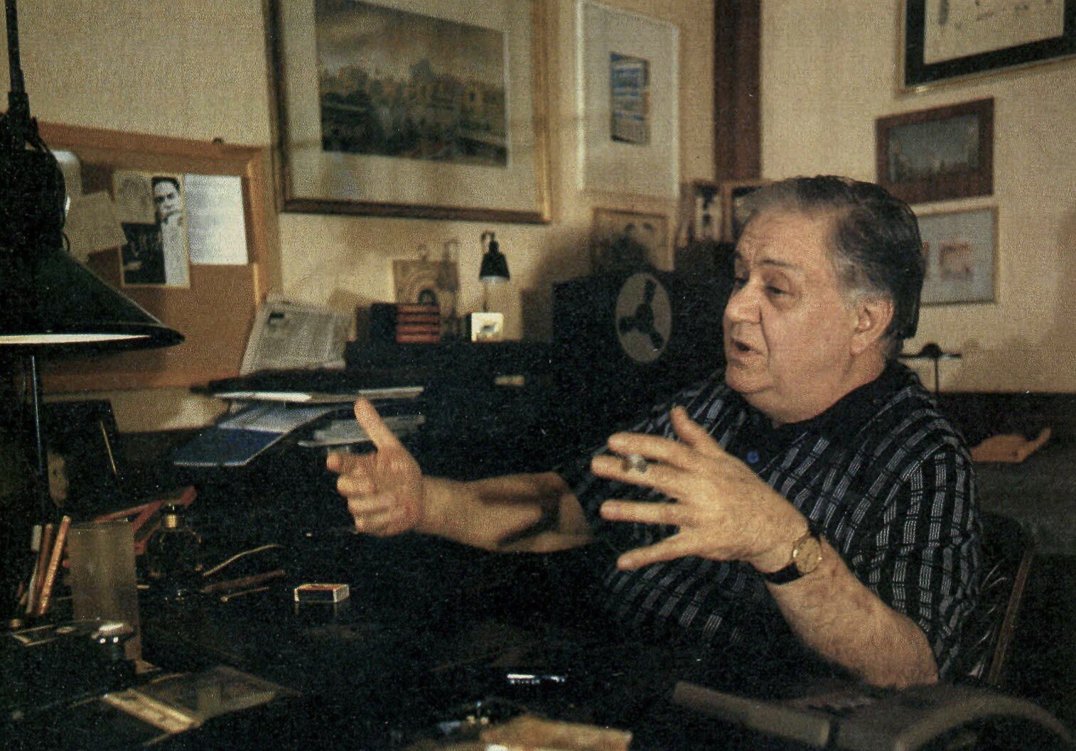 Μια άγνωστη πολιτική συνέντευξη του Μάνου Χατζιδάκι | LiFO