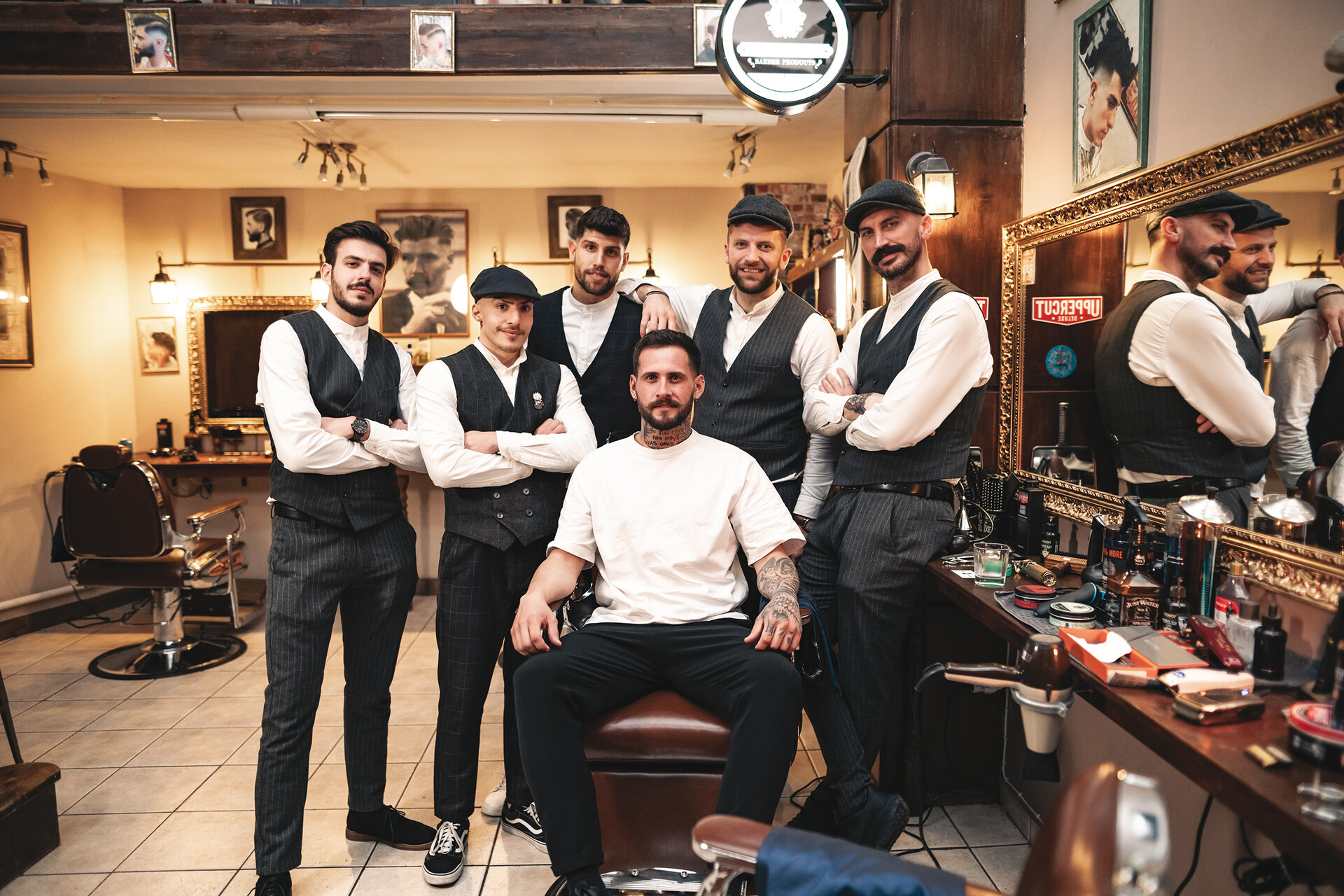 Peaky Barbers: Ένα σύγχρονο κουρείο στο Κουκάκι που γνωρίζει την ...