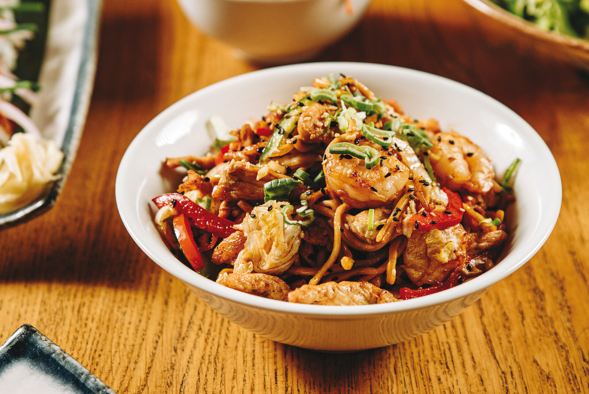 Ten Modern Asian: Ασιατικό comfort σκηνικό στη μαρίνα Ζέας | LiFO