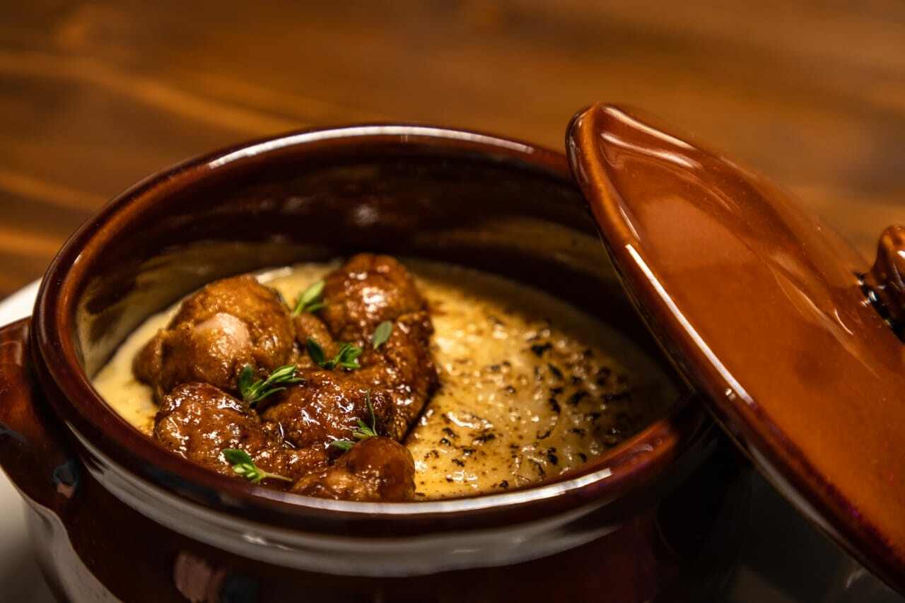 Esthiō: Η Αθήνα μόλις απέκτησε ένα μοντέρνο εστιατόριο αφιερωμένο σε ...