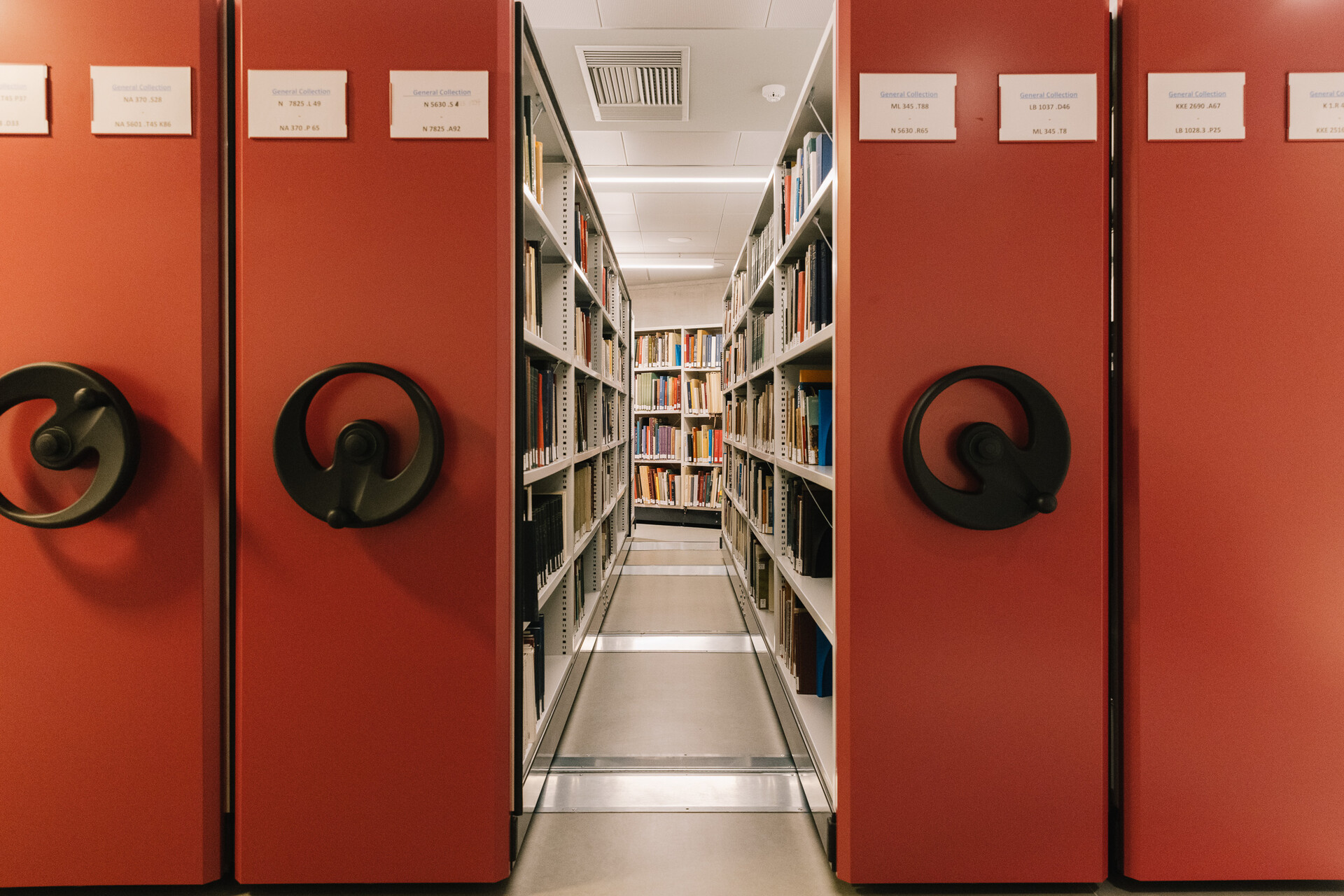 Η Γεννάδειος Βιβλιοθήκη και οι ανεκτίμητοι θησαυροί της | LiFO