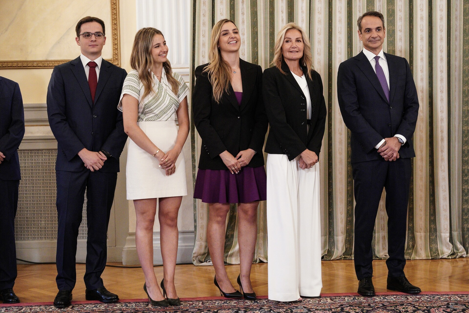 Με τη Μαρέβα και τα τρία παιδιά τους ο Μητσοτάκης στην ορκωμοσία ...