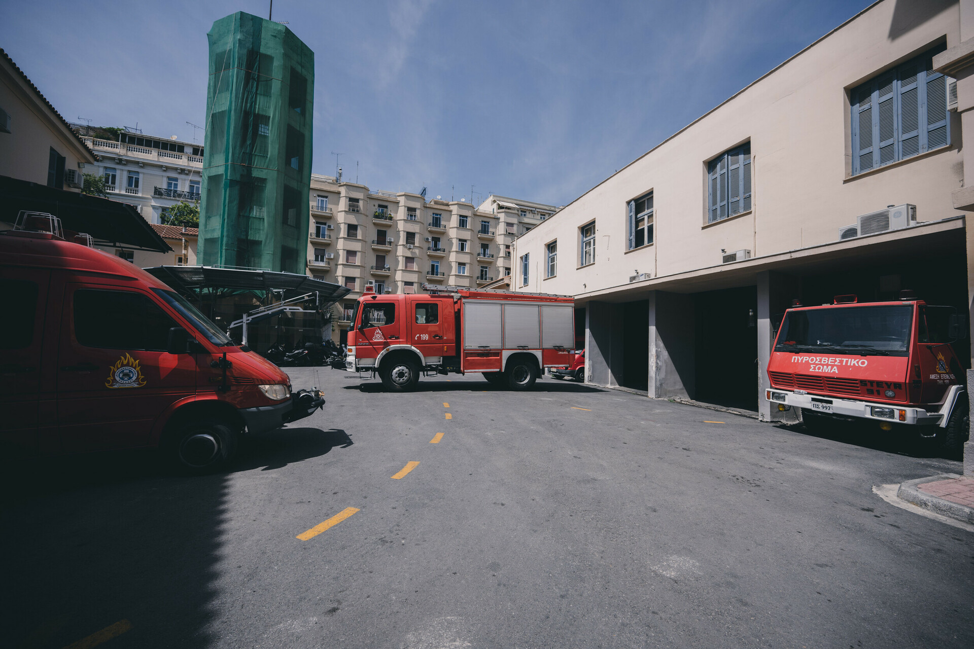 Μέσα στον ιστορικό 1ο Πυροσβεστικό Σταθμό Αθηνών | LiFO