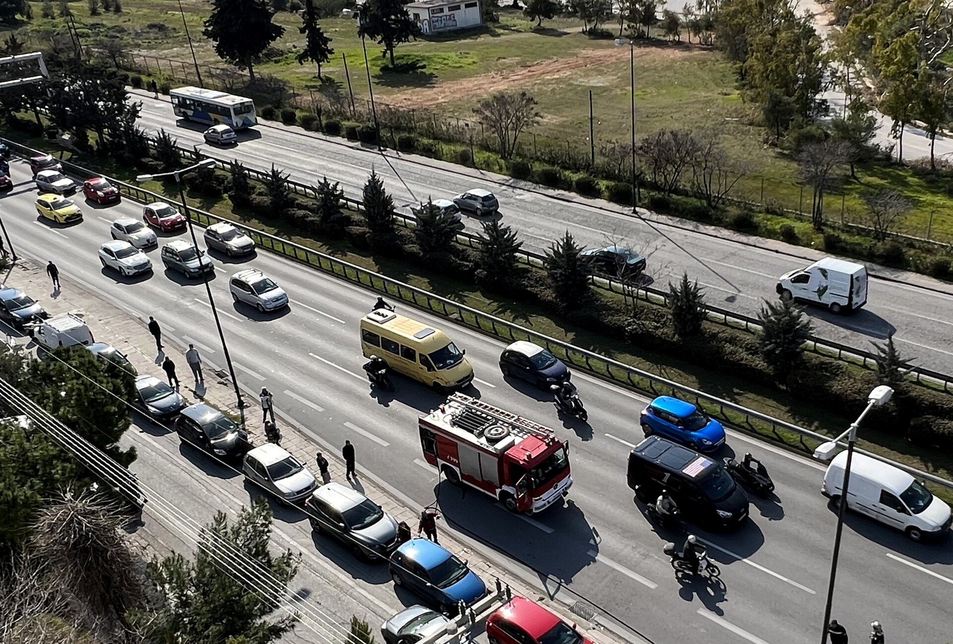 Αυτοκίνητο παρέσυρε 14χρονη στη λεωφόρο Βουλιαγμένης | LiFO