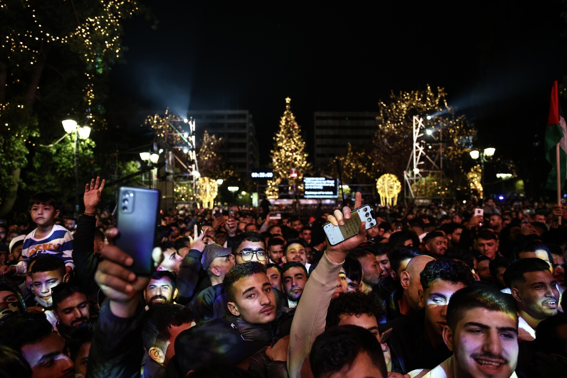 Η Ελλάδα υποδέχθηκε το 2024 με πυροτεχνήματα, συναυλίες και πάρτι | LiFO