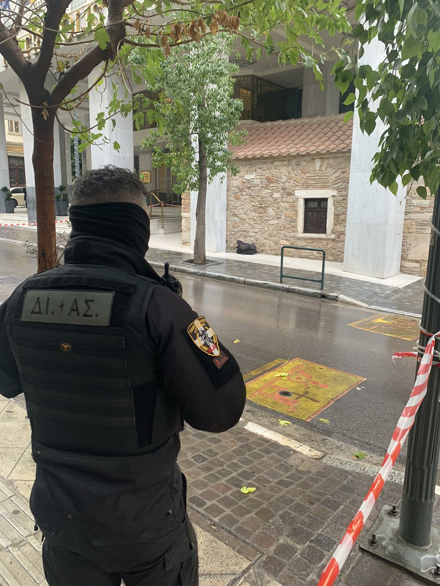 Ύποπτο αντικείμενο στο κέντρο της Αθήνας- Αποκλεισμένοι δρόμοι | LiFO
