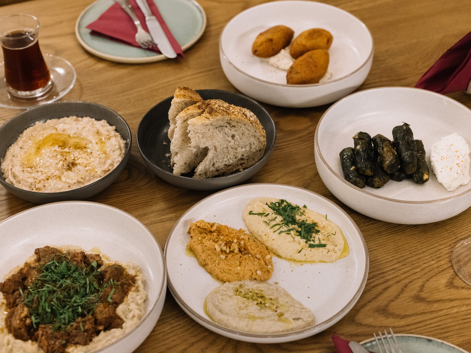 Η οικογένεια του Feyrouz μόλις άνοιξε ένα εστιατόριο με ένα μόνο ...