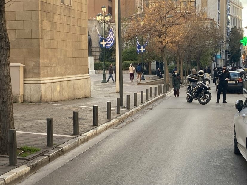 Έκλεισε η οδός Μητροπόλεως στο Σύνταγμα- Ύποπτο αντικείμενο | LiFO