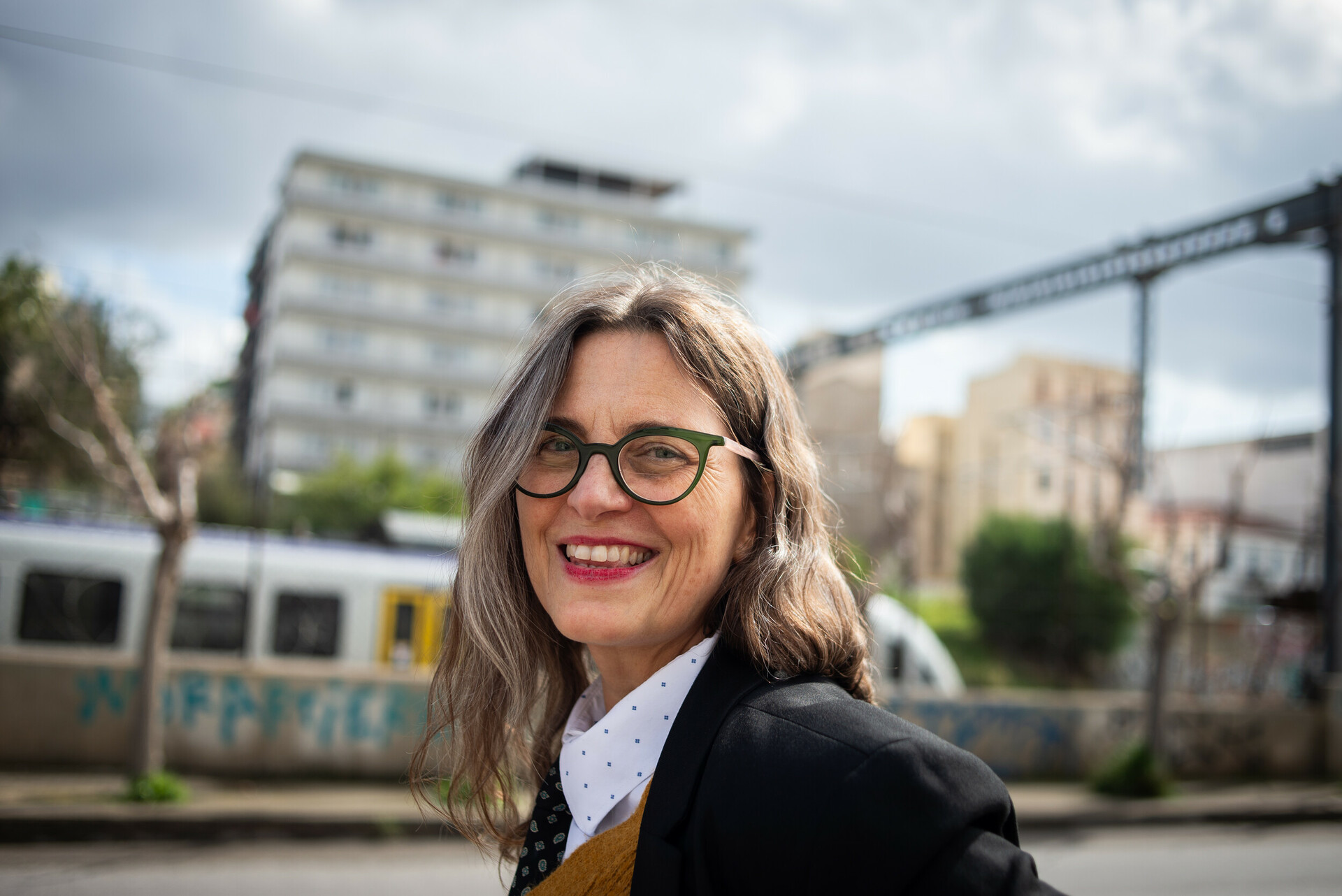 Cara Hoffman: Από κράχτης σε ξενοδοχείο του Σταθμού Λαρίσης, συγγραφέας ...