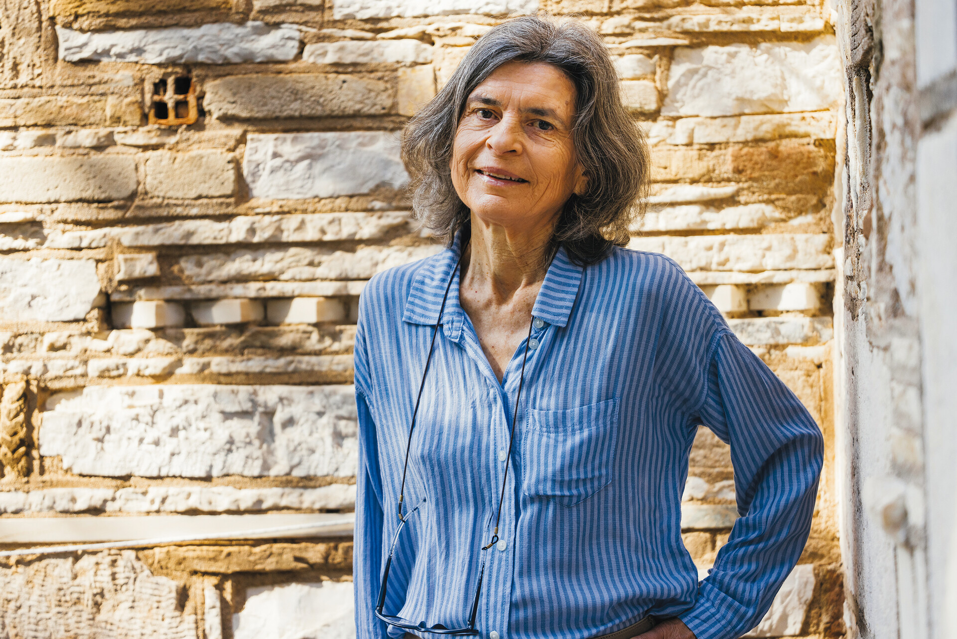«Πάντα θα είμαι εκεί, την κουβαλάω μέσα μου»: Πόπη Παπαγγελή, η ...