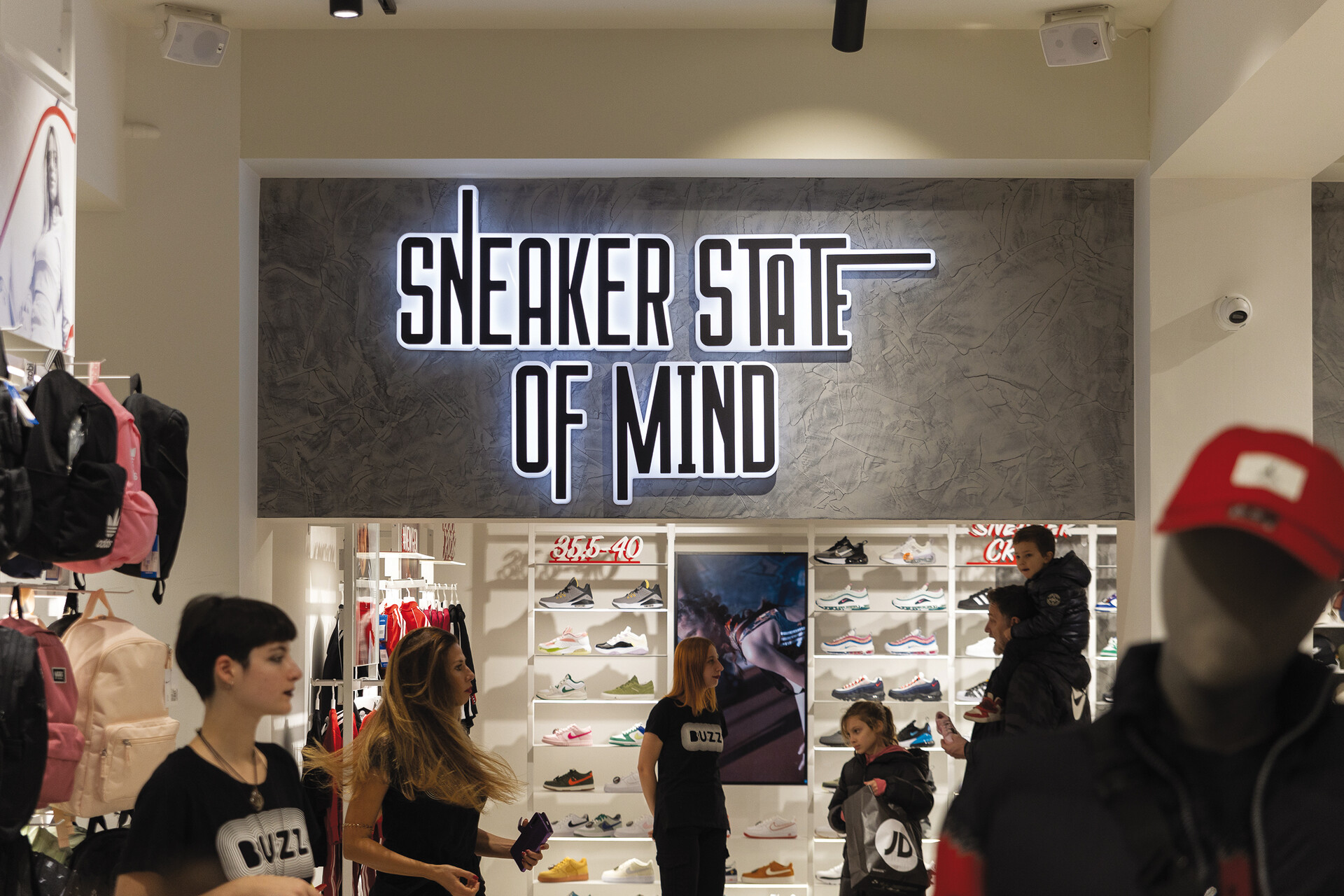 Buzz sneaker station: Η απόλυτη στάση των sneaker lovers | LiFO