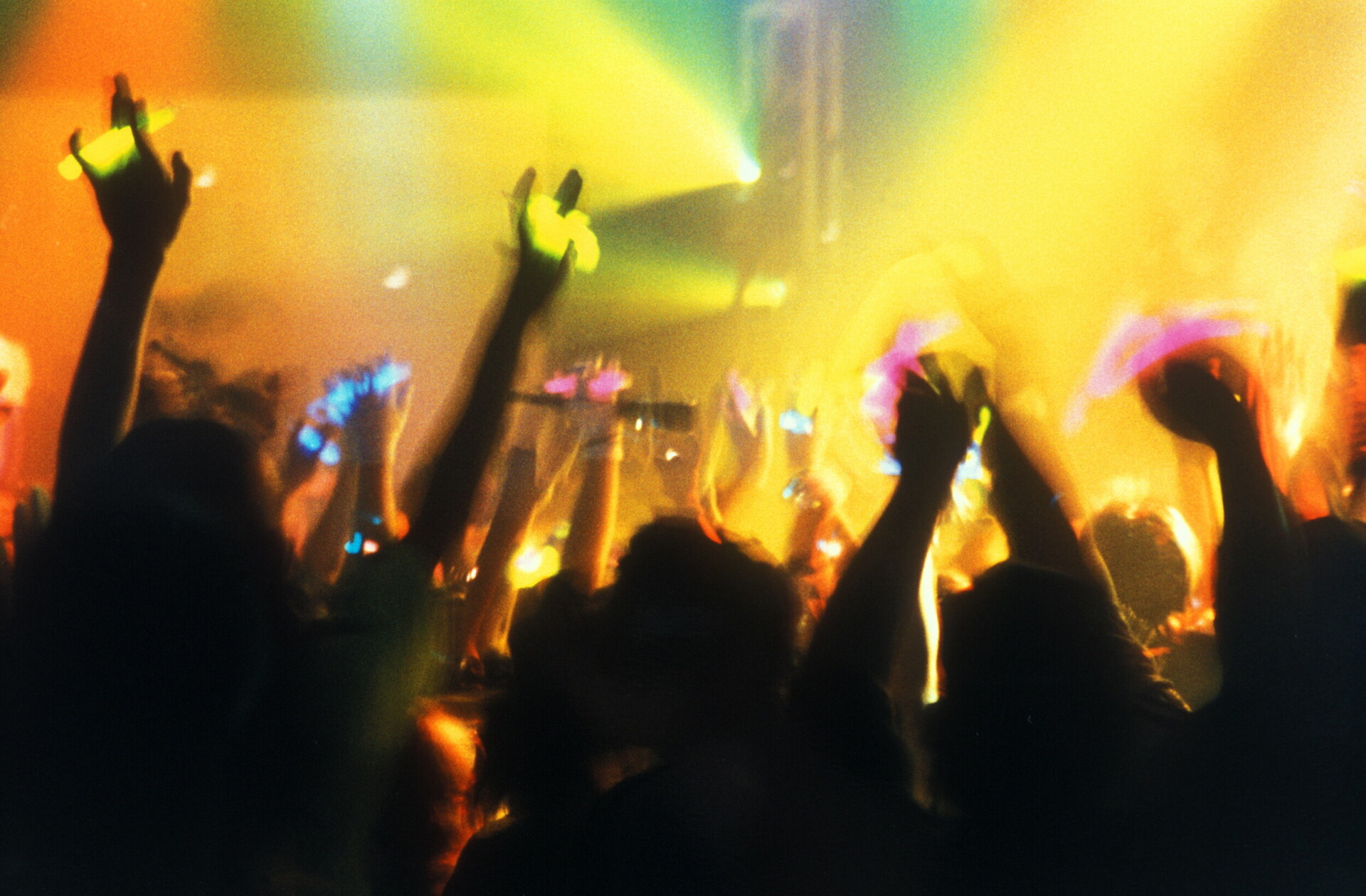 Μουσικάρες για ένα Σάββατο - 25+1 rave classics | LiFO