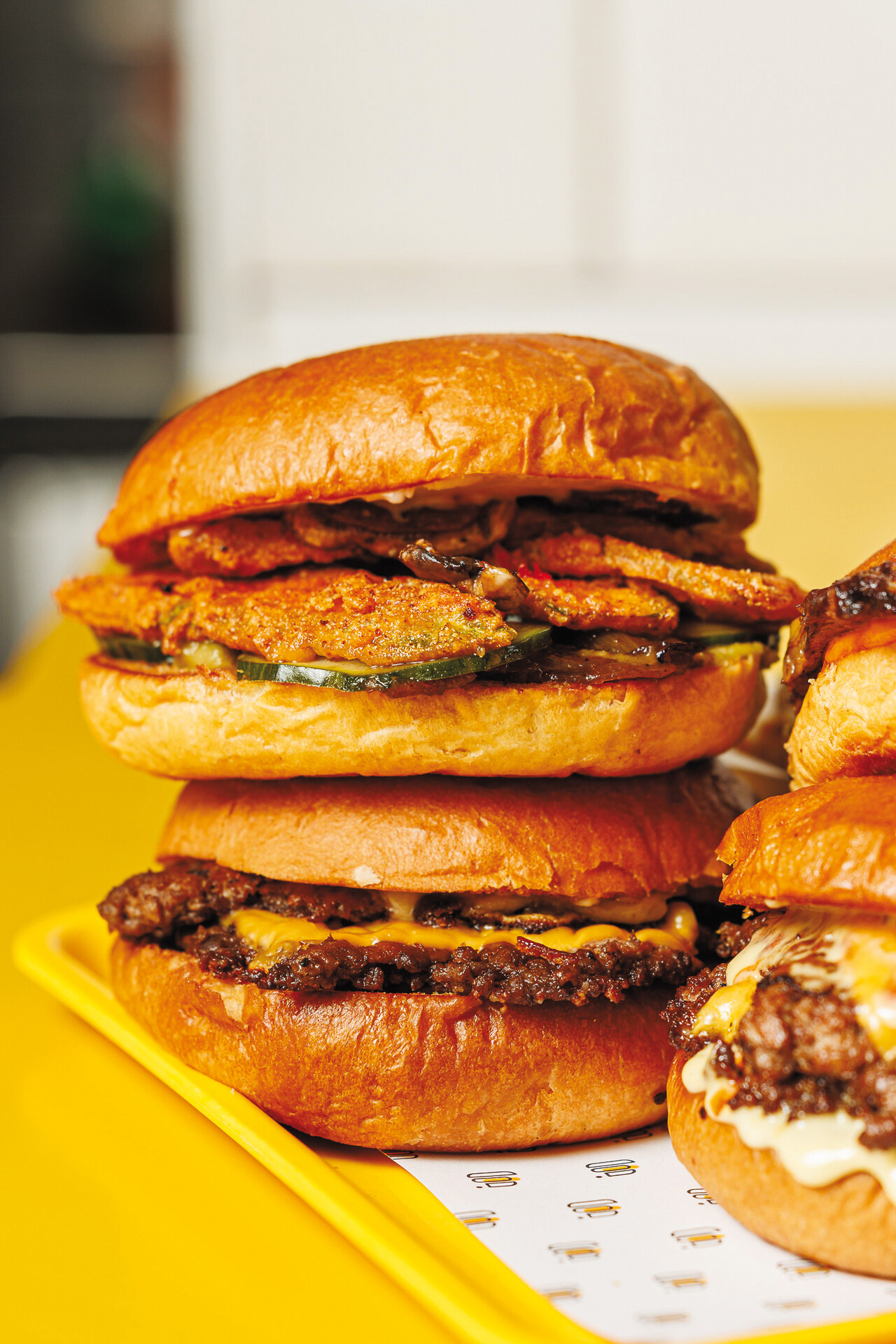 NOB BURGER: Το νέο spot του Παγκρατίου υπόσχεται μια εμπειρία Not ...