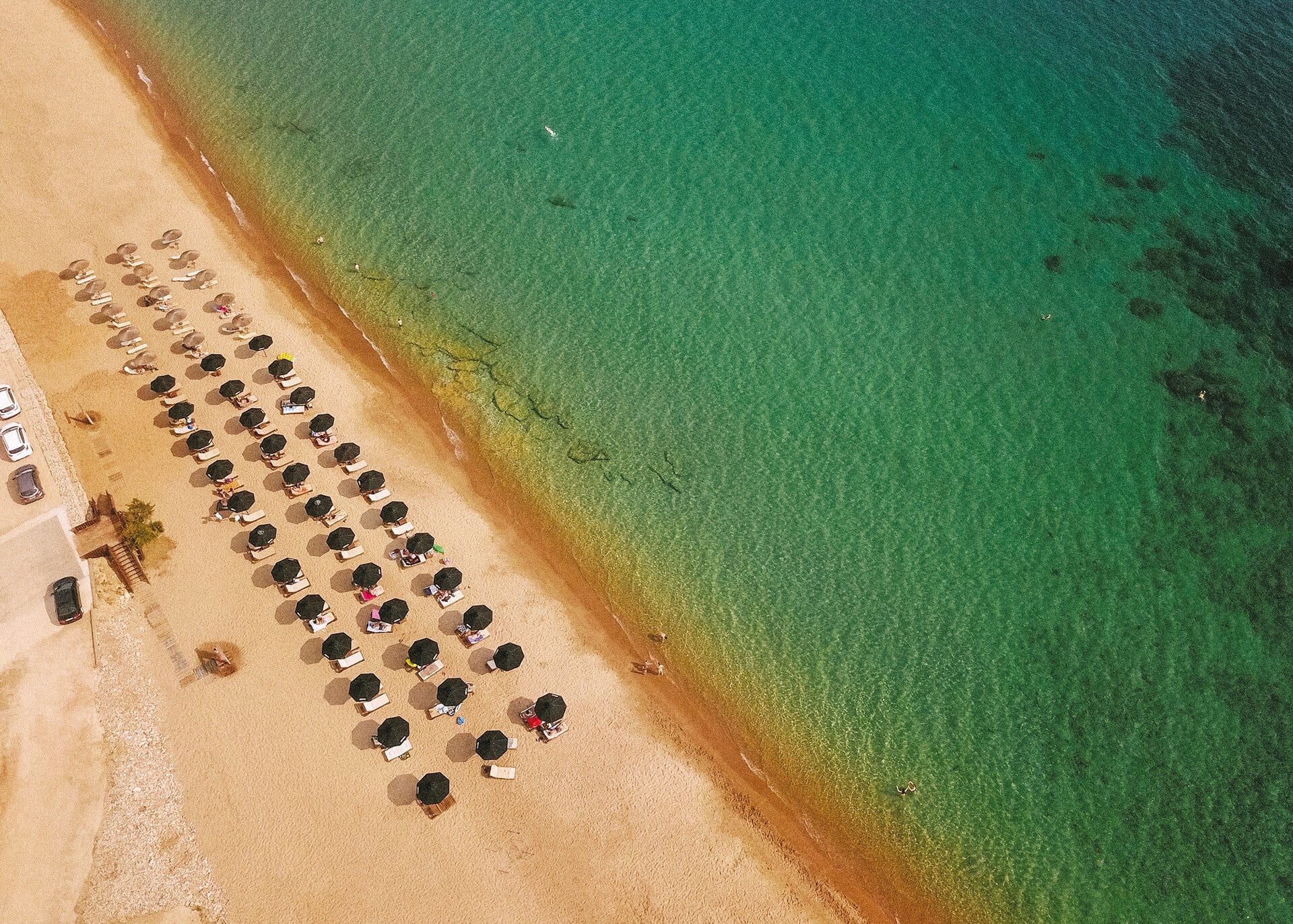 ΚΟΑ beach pool bar: Κάθε μέρα μοιάζει με καλοκαιρινή γιορτή | LiFO