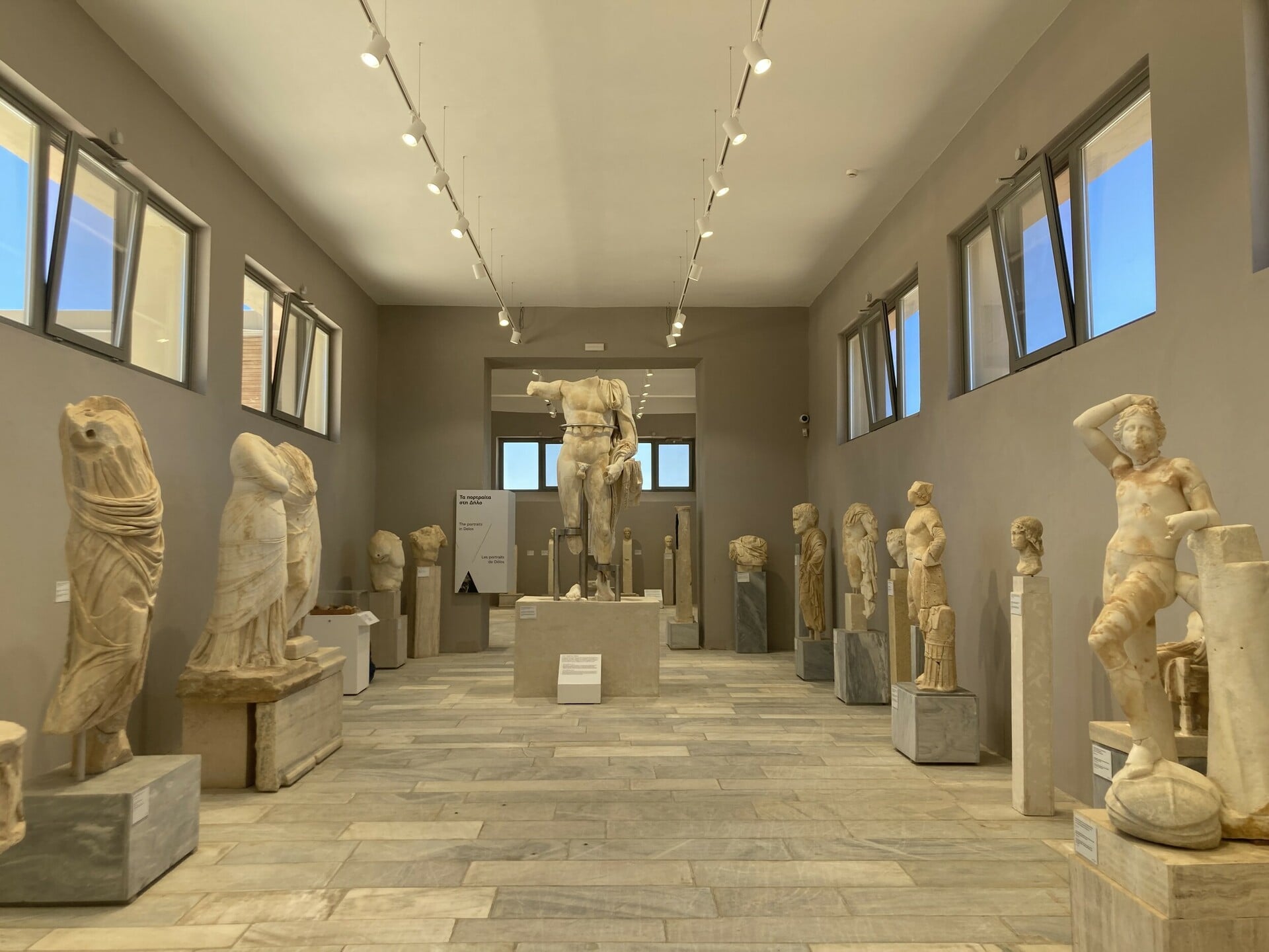 Το ανακαινισμένο Μουσείο της Δήλου και μια επετειακή έκθεση στη Μύκονο ...