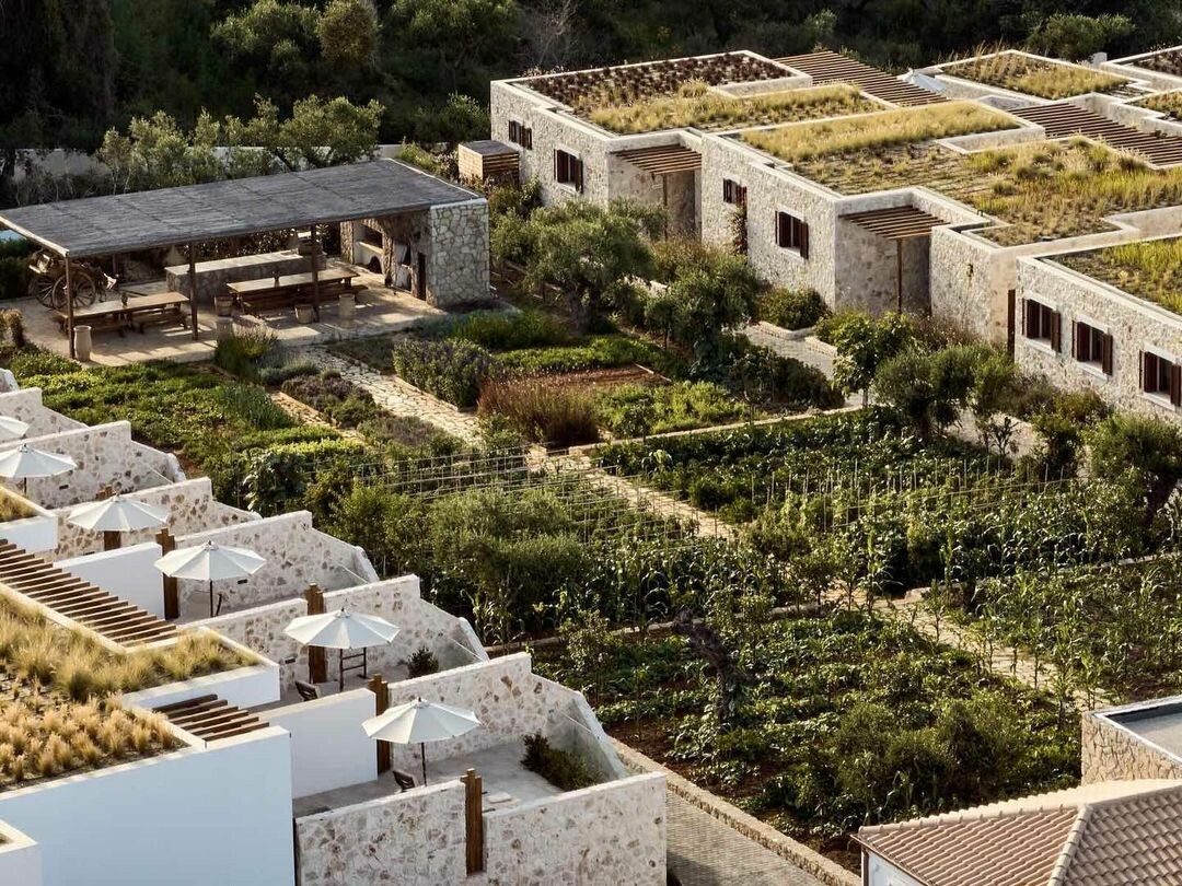 Ένα μποστάνι και ένας ξυλόφουρνος, σούβλες και άψογα γεμιστά στη ...