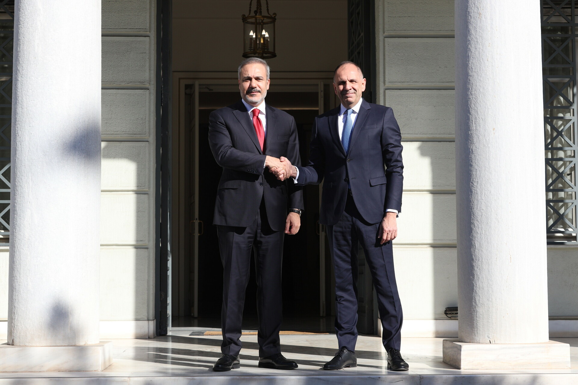 Συνάντηση Γεραπετρίτη - Φιντάν στο υπουργείο Εξωτερικών | LiFO