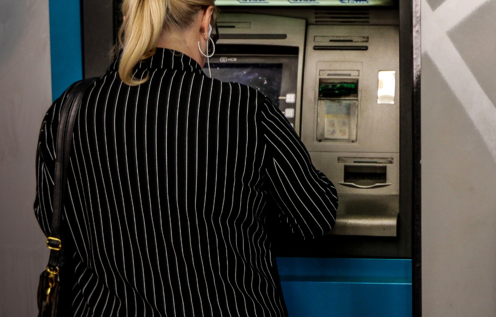 Νέα μέτρα: Πιο νωρίς το επίδομα στους ενστόλους – Σε ποιες πληρωμές ...