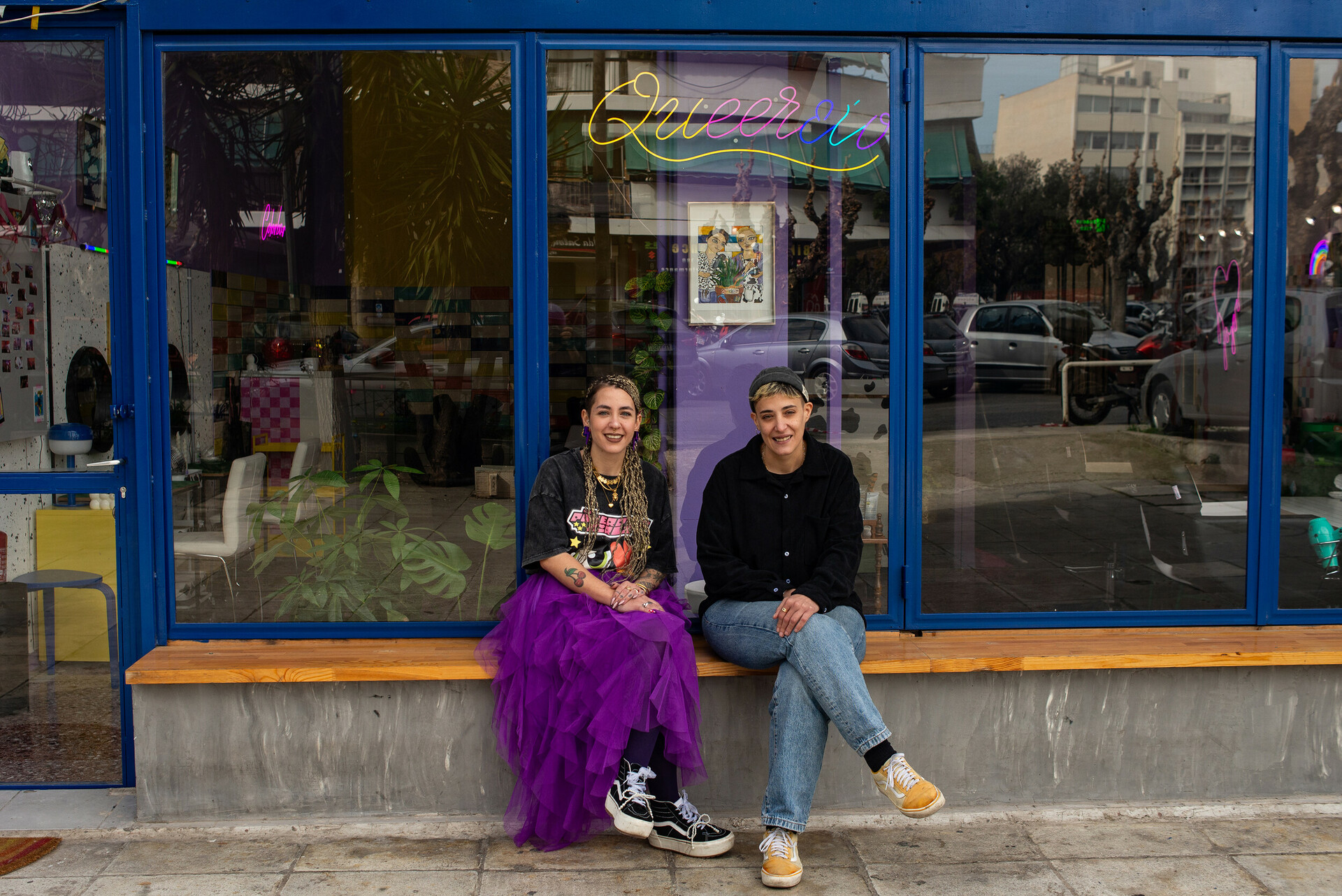 Στο Queerείο στον Κολωνό για δίχρωμα καρέ και mullets | LiFO