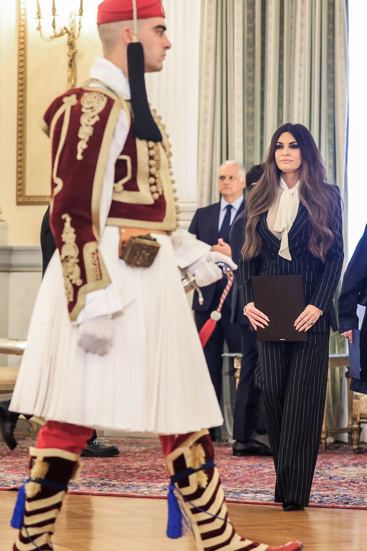 Κίμπερλι Γκίλφοϊλ: Επέδωσε τα διαπιστευτήριά της στον Πρόεδρο της ...