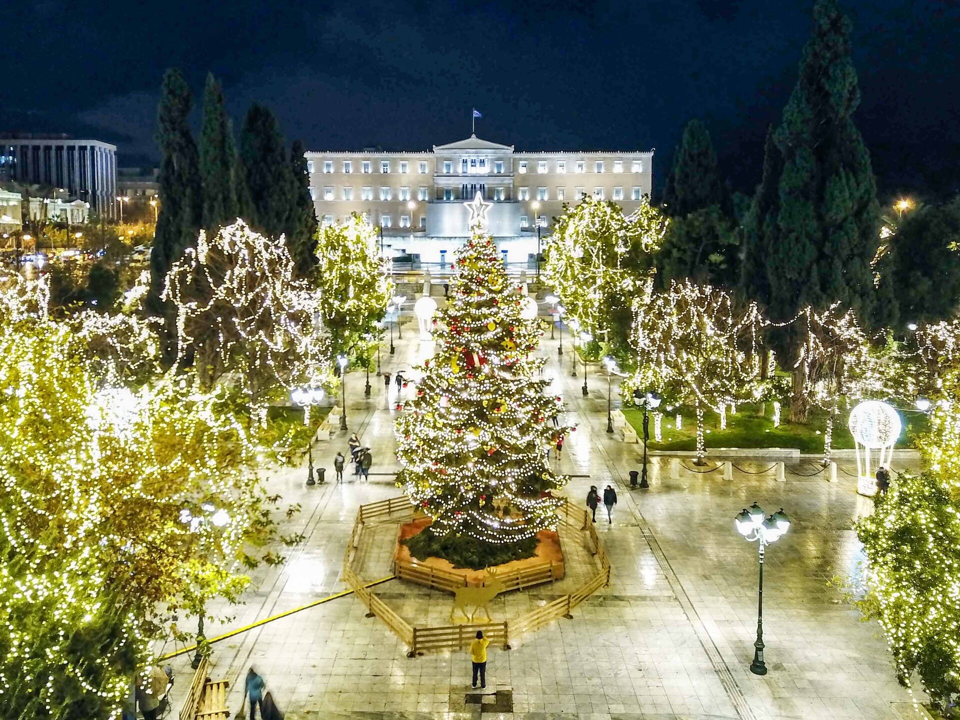 Χριστούγεννα στην Αθήνα: Πότε φωταγωγείται το δέντρο - Το πρόγραμμα της ...