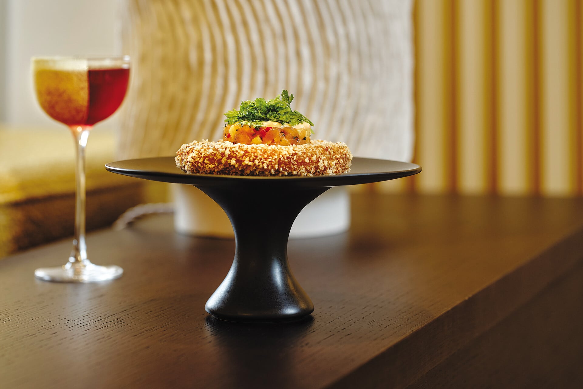 George, The Lobby Bar: Το νέο αστικό στέκι του ξενοδοχείου King George ...