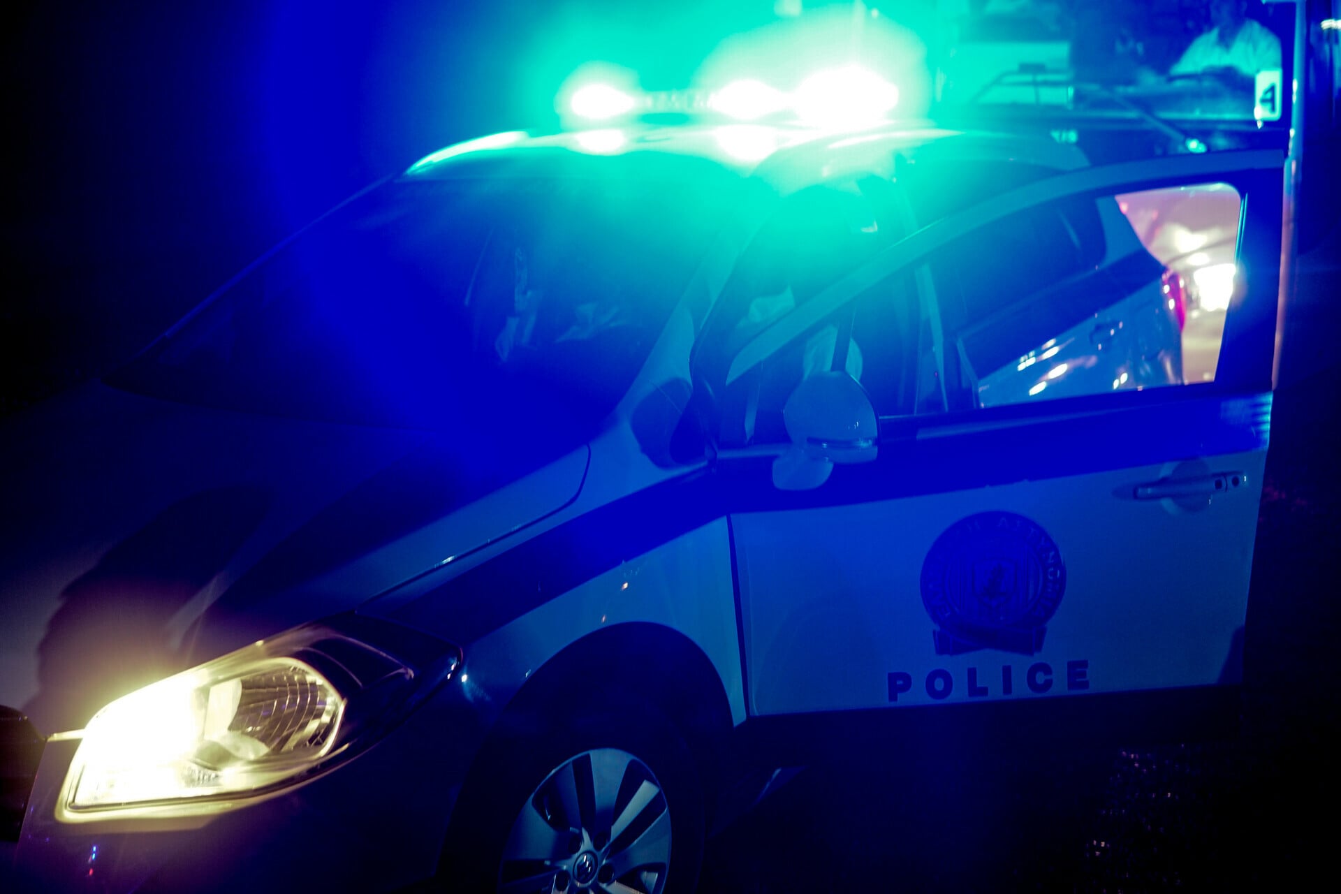 Νέα Φιλαδέλφεια: Άγνωστος άνδρας κυνηγάει και αρπάζει αδέσποτες γάτες ...
