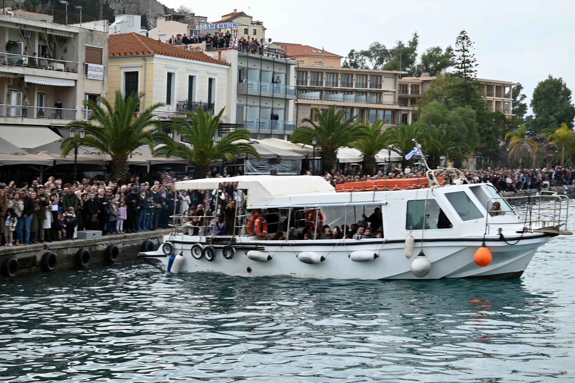 Θεοφάνεια 2026: 30 εικόνες από τον αγιασμό των υδάτων σε όλη τη χώρα | LiFO